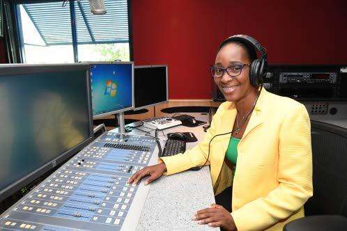 Roxene Nickle: The woman at the mic - All Woman