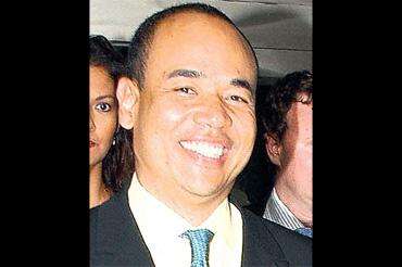 Wayne Chen gets back visa - Jamaica Observer