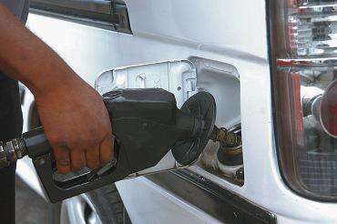 Jamaican gasoline priced in the middle - Jamaica Observer
