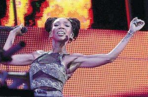Brandy performs for the chairs - Jamaica Observer