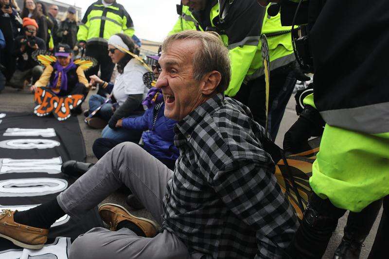 US schoolgirl tapes her undocumented father being detained - Jamaica ...