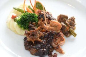VIDEO: Stirring the Pot @ Seafood Market by Rainforest Seafoods ...