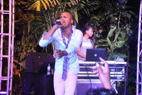 Dexta delights at CFW - Jamaica Observer