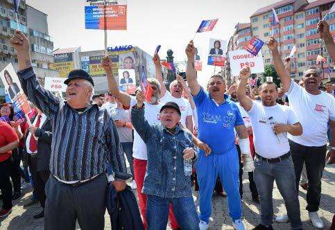 Thousands rally in Germany against nationalism before European vote ...