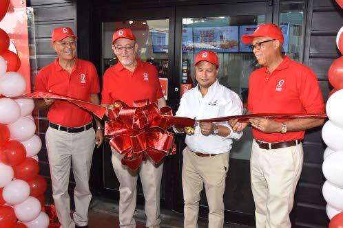 Quick Chick restaurant — A 100 per cent Jamaican company - Jamaica Observer