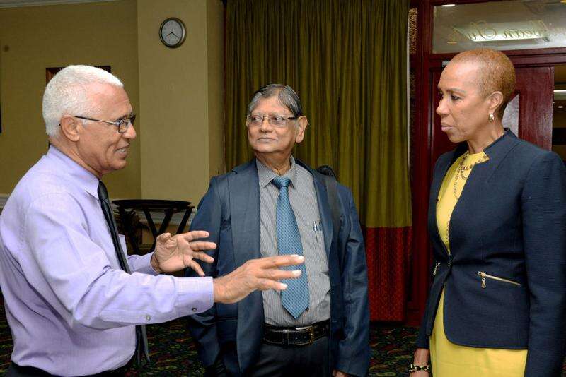 Gov't accelerating further reduction in public-sector energy bill ...