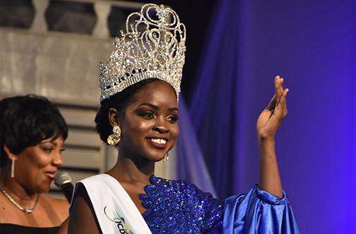 Queen spreads 'royal' message - Jamaica Observer
