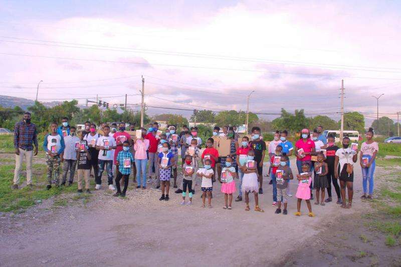 75 students from Riverton City receive tablets and laptops for online ...