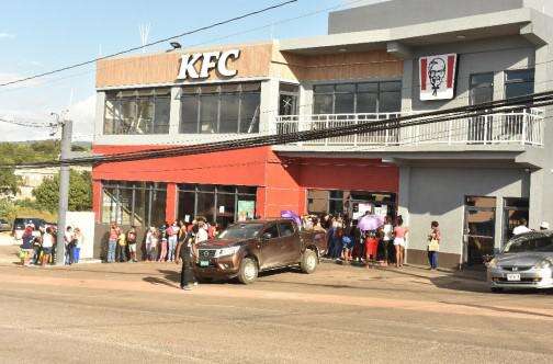 Crowds flock KFC Junction, amid calls for drive thru - Jamaica Observer