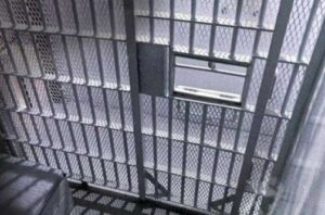 Over 1,000 UK prisoners get early release to ease prison crisis ...