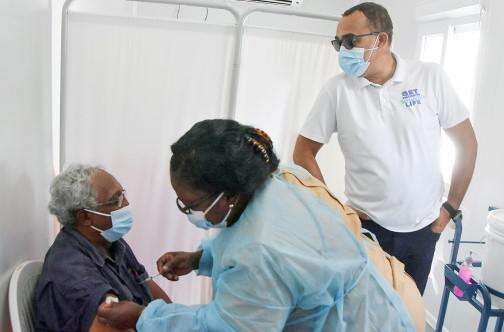 Dentists Timoll, Ferguson, docs back vaccine - Jamaica Observer