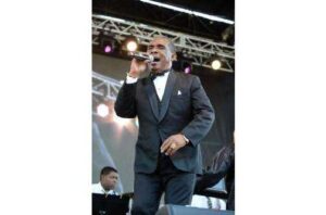 Ken Boothe gives it everything - Jamaica Observer