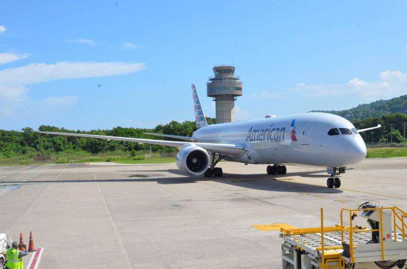 American Airlines flight veers off runway at NMIA - Jamaica Observer