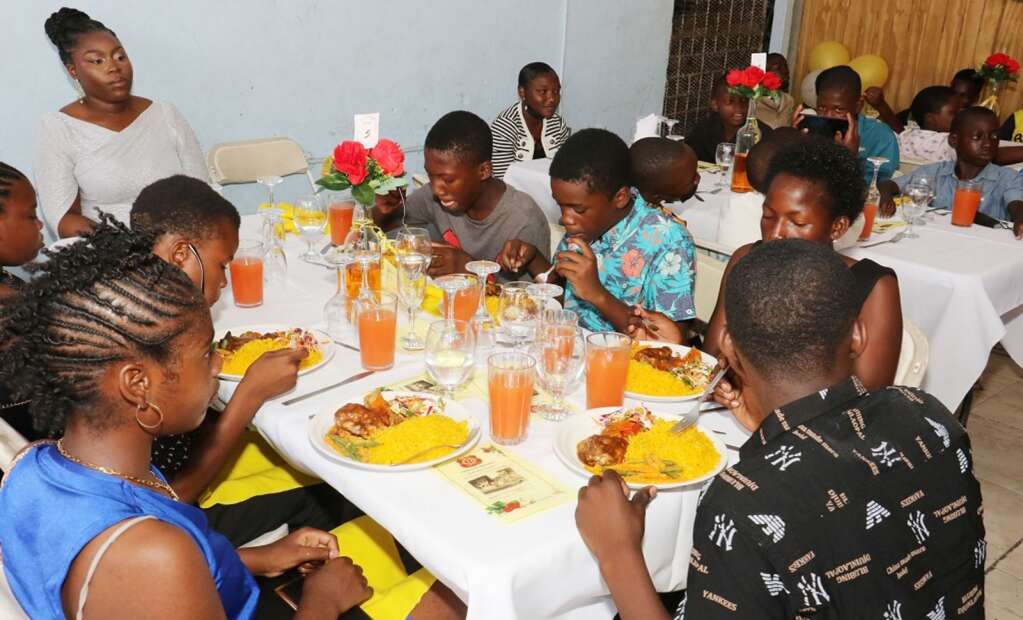 Denham Town students treated to fine dining - Jamaica Observer