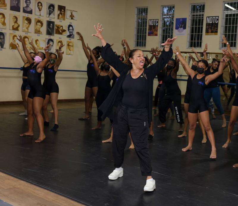 Debbie Allen Leads Dance Tutorial In Jamaica - Jamaica Observer