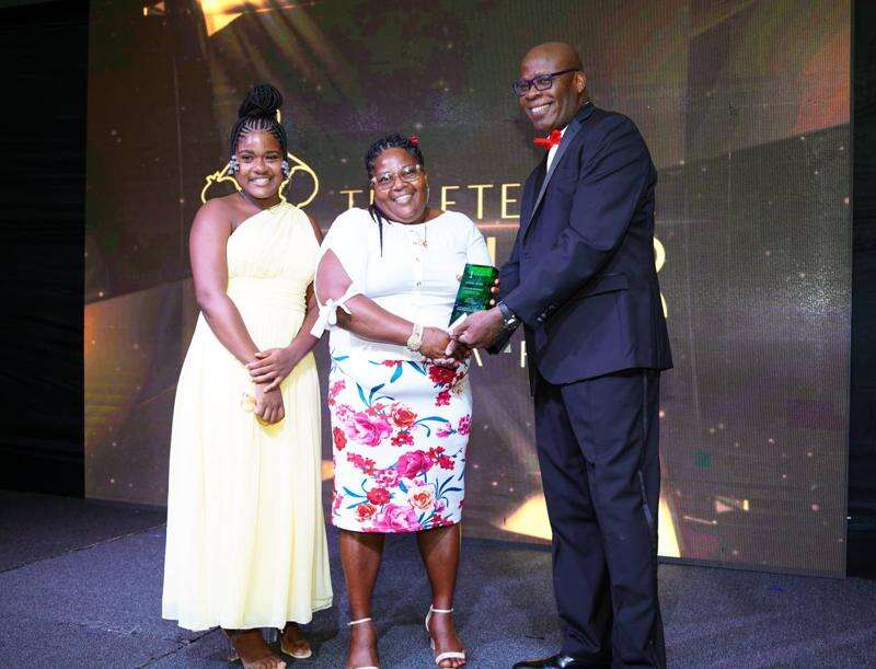 St Thomas ‘machete mom’, daughter salute benefactor - Jamaica Observer
