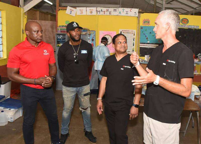 Usain Bolt brightens smiles in Sherwood Content - Jamaica Observer