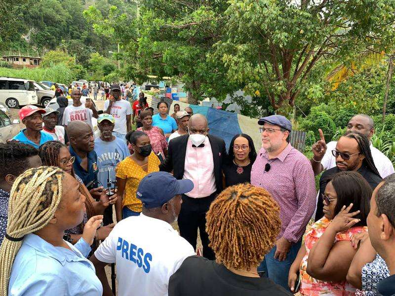 Golding threatens court action over Lluidas Vale eviction notices ...