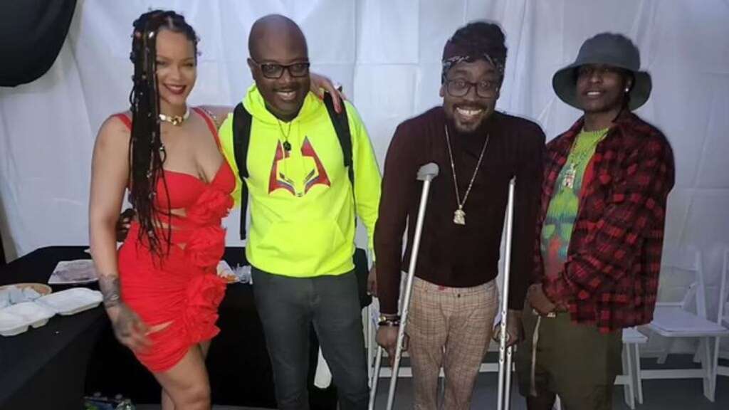 Beenie Man, on crutches, poses with Rihanna and ASAP Rocky after ...