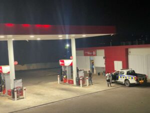 Gunmen rob Manchester gas station, hold pump attendant hostage ...