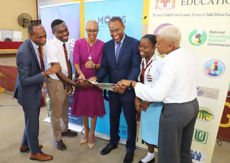 Wolmer's hosts budget school tour - Jamaica Observer