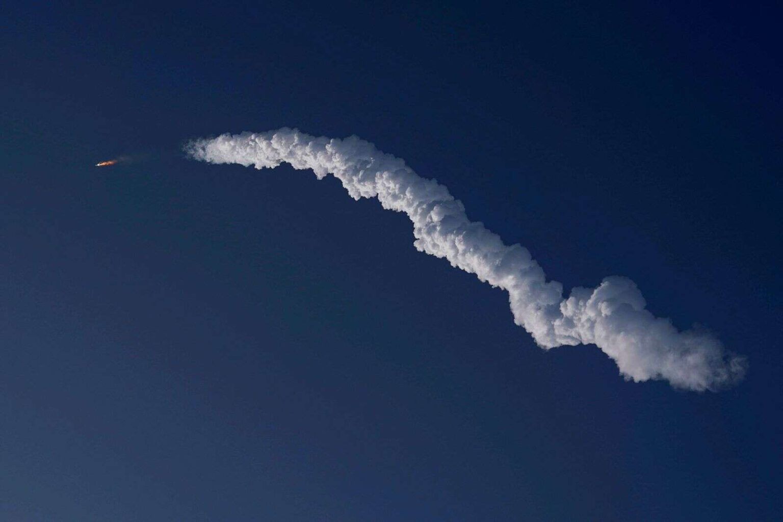 SpaceX giant rocket explodes minutes after launch from Texas - Jamaica ...