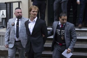 Marine veteran who fatally choked NYC subway rider Jordan Neely is ...