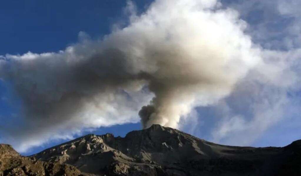 Peru volcano rumbles to life, spews ash on towns - Jamaica Observer