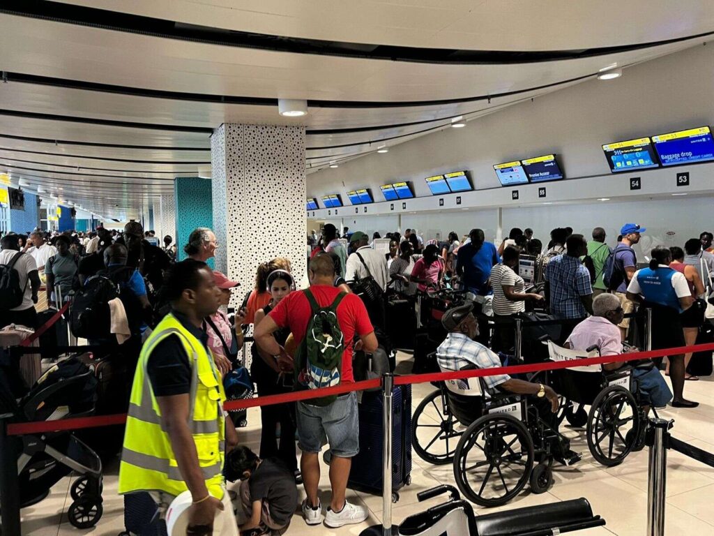 Flight cancellation, diversions amid SIA runway closure - Jamaica Observer