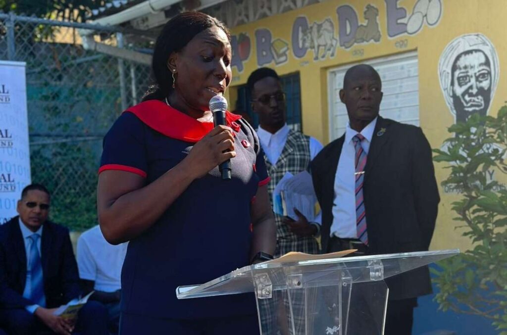 Allman Town Primary gets computer from USF - Jamaica Observer