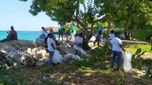 Hundreds turn up to clean St James' beaches - Jamaica Observer