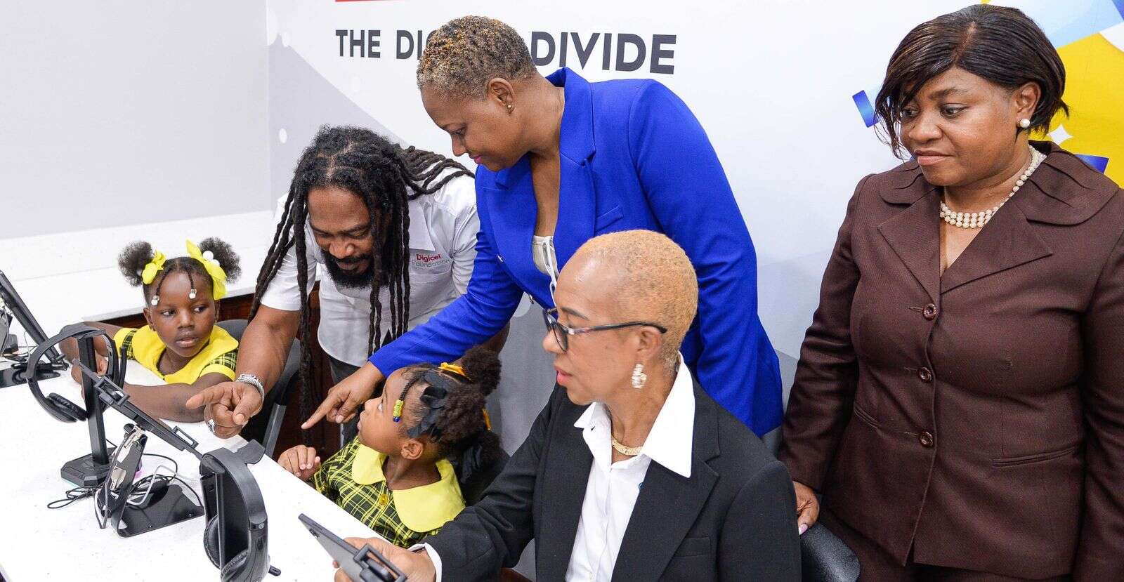 Homestead Primary in St Catherine gets smartroom - Jamaica Observer