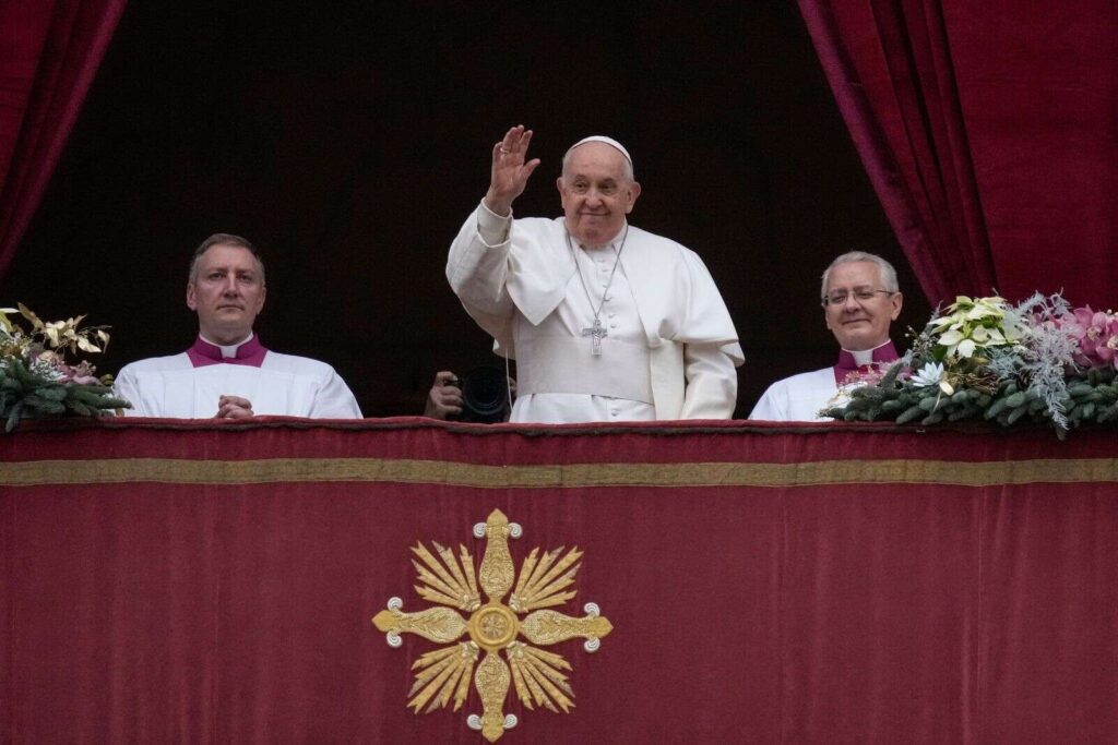 Pope Francis denounces the weapons industry as he makes a Christmas ...