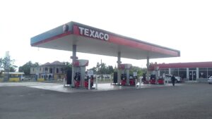 Police search for gunmen after back-to-back gas station robberies in ...