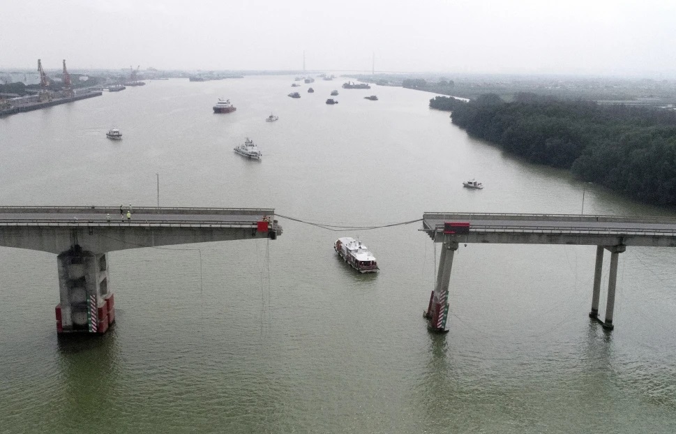 Container ship hits bridge in south China, killing 2 - Jamaica Observer