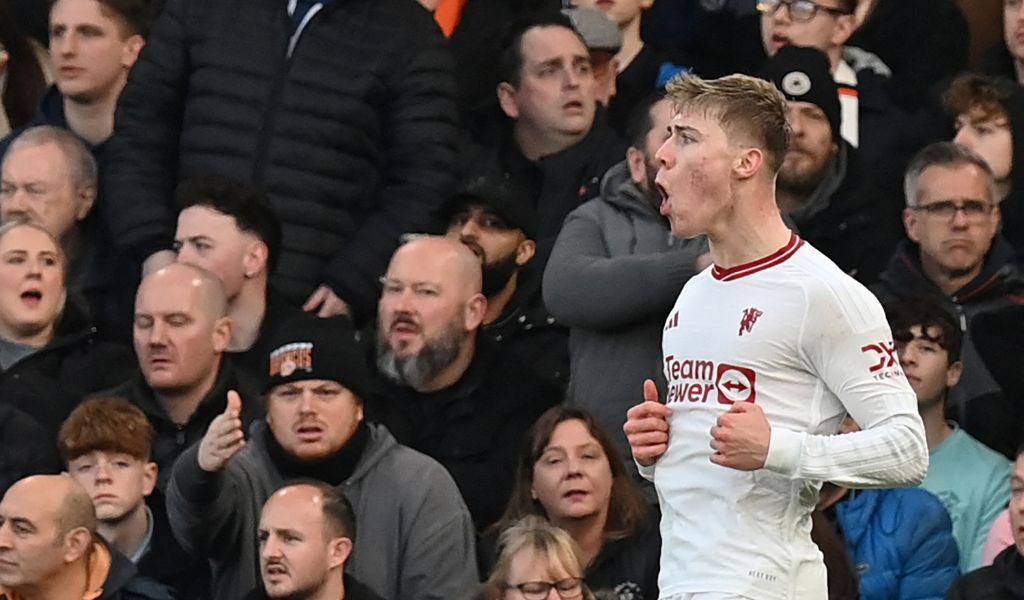 Hojlund makes Premier League history as Man United hold off Luton ...