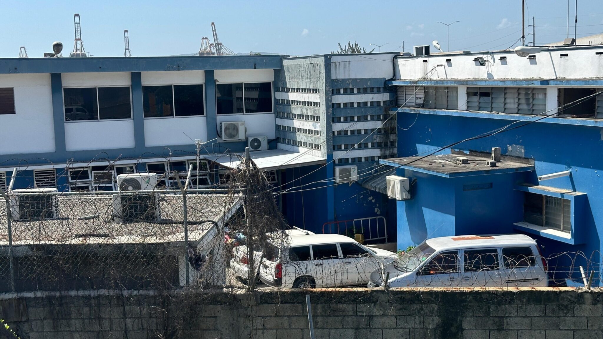 Man killed during alleged shootout with cops at Hunts Bay station ...