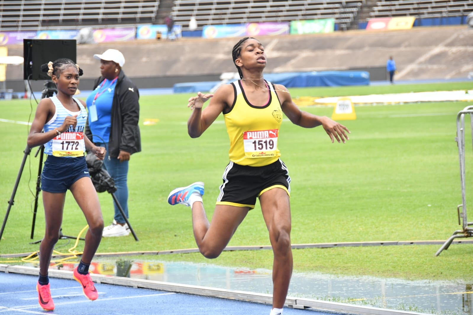 Champs2024: Alphansus Davis’ Reynolds defends Class 3 girls’ 1500m title - Jamaica Observer