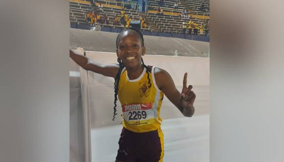 #Champs2024: Muschett’s Douglas seizes Class 2 girls’ 400m gold ...