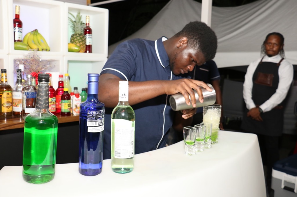‘Swizzle Mixer’ claims Jamaica top bartender title at expo - Jamaica Observer