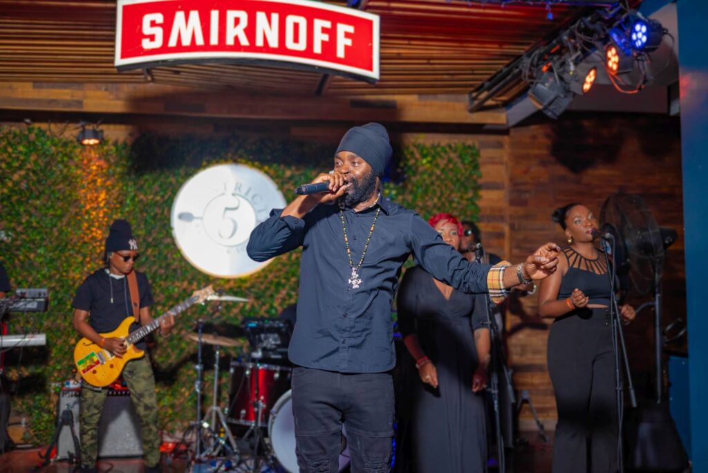 Bugle thrills at Smirnoff Serenades intimate session - Jamaica Observer