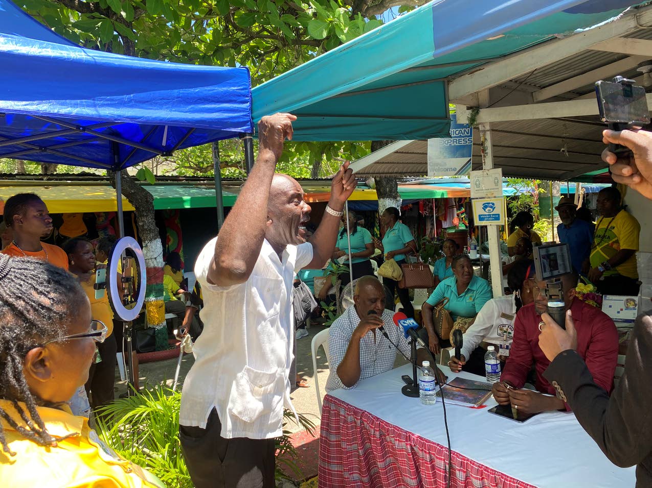 Ochi craft traders upset about changes to licensing agreement - Jamaica ...