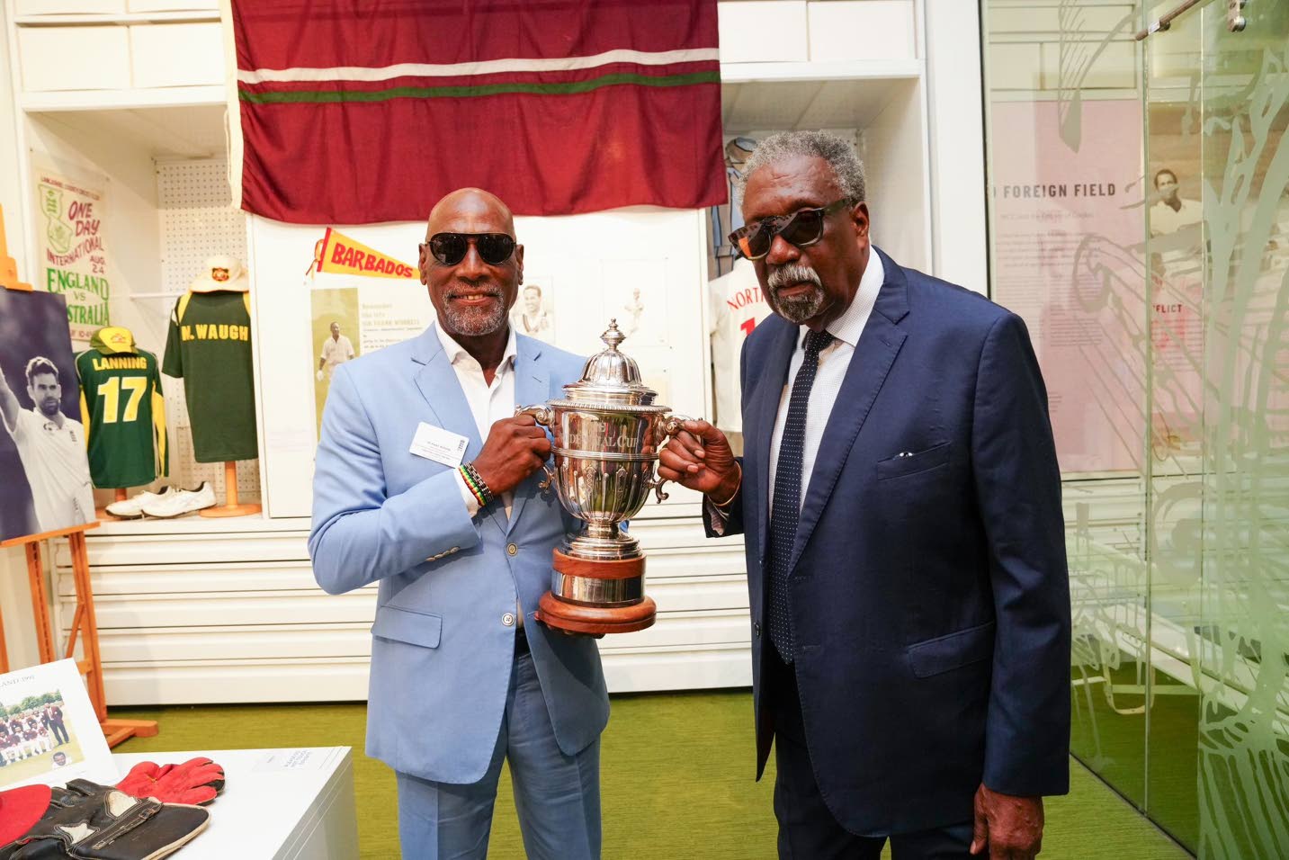 Sir Clive and Sir Viv delighted to hold World Cup trophy again ...