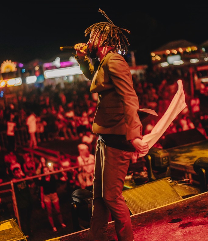 Soun Bwoii shows appreciation to his father during Reggae Sumfest ...