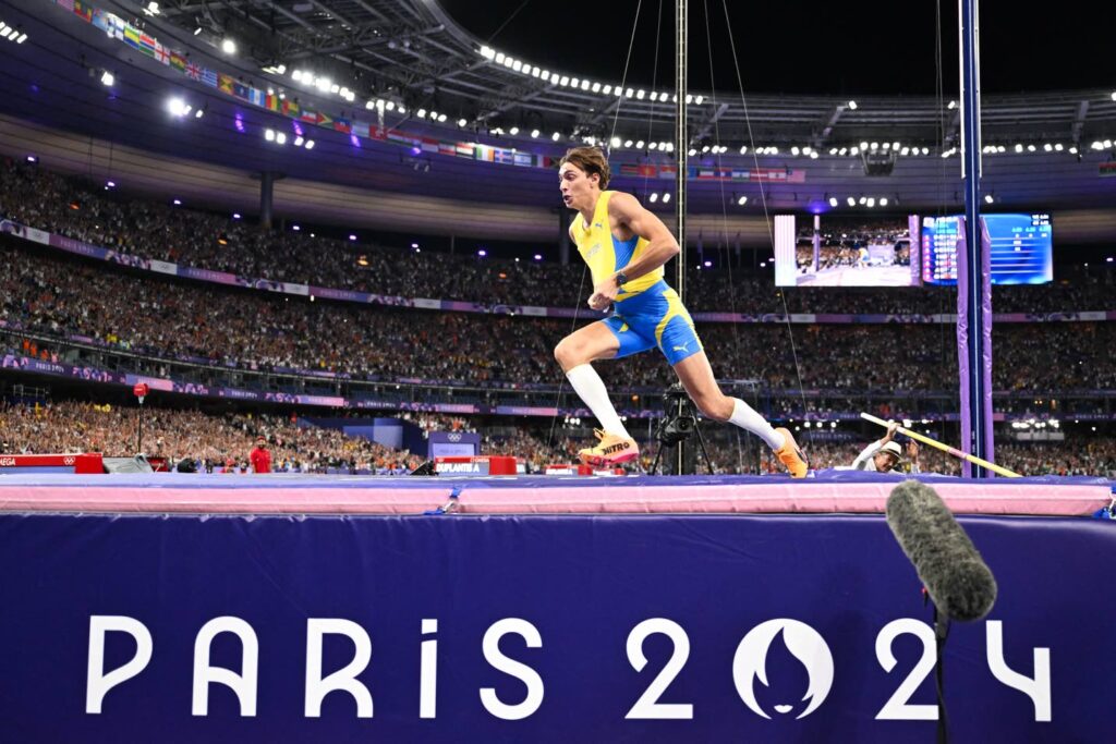 Record-breaker Duplantis soars to Olympic pole vault gold; Hodgkinson ...