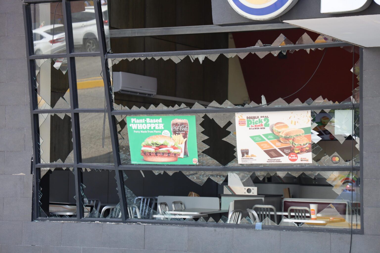 Explosion at Burger King in New Kingston - Jamaica Observer
