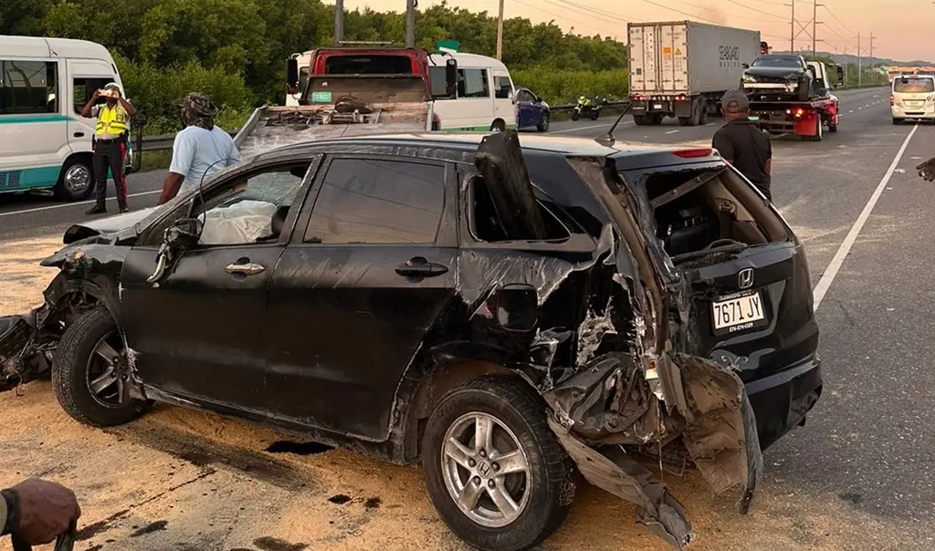 Three-vehicle collision on Mandela Highway - Jamaica Observer