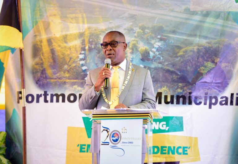 Portmore Municipal Corporation sponsors Christmas treats - Jamaica Observer