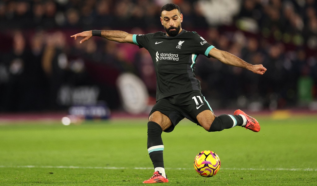 Liverpool destroy West Ham to go eight points clear, Man City stop rot ...
