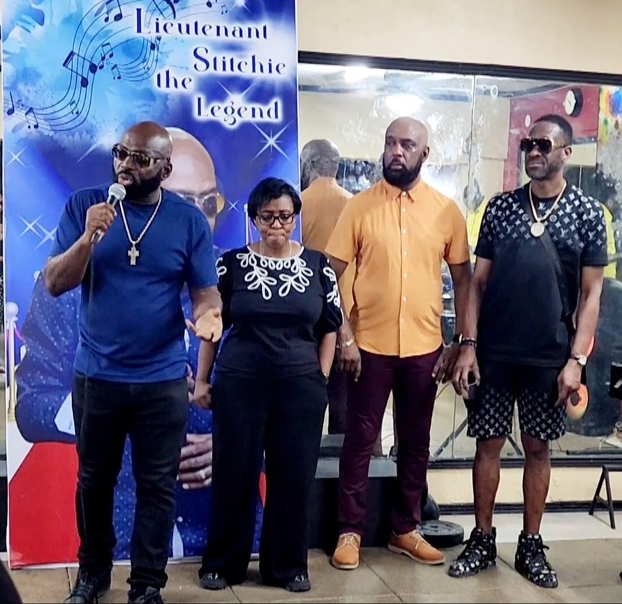 Richie Stephens delivers concert proceeds to Stitchie’s family ...